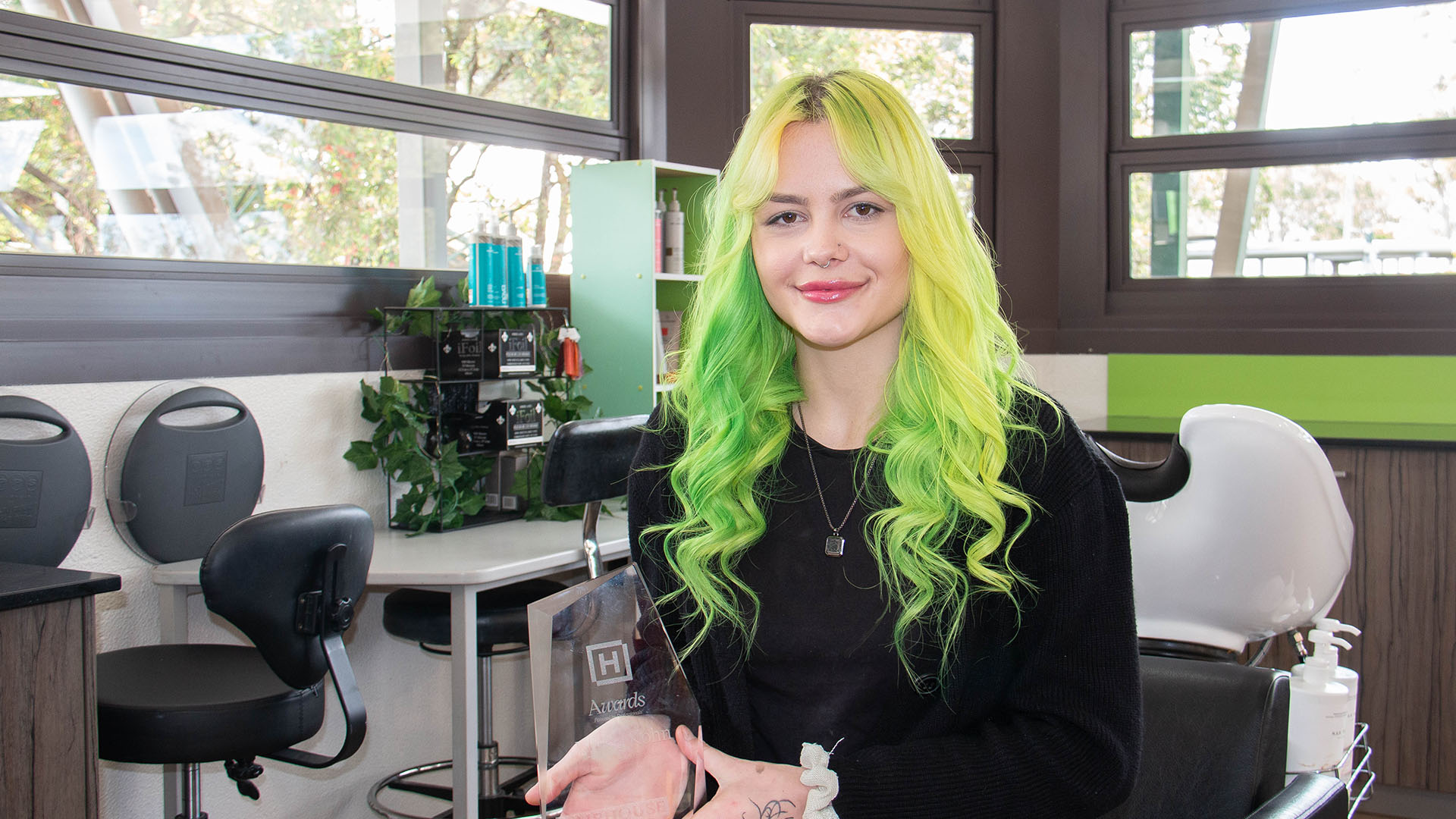 Lynka makes great (and colourful hair) happen | TAFE Queensland